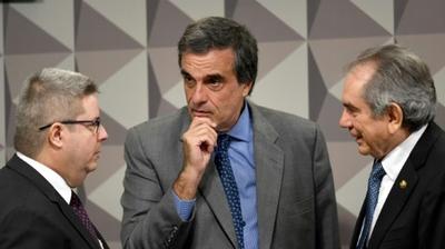 Brésil: dernière étape de la procédure de destitution de Rousseff - RTL ...